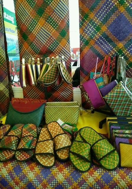 Kerajinan Anyaman Khas Melayu Pesisir Sumbang 50% Pendapatan Keluarga ...