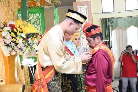 Pj Wako Tebing Tinggi Terima Gelar Datuk Wira Mangku Setia Dari ...